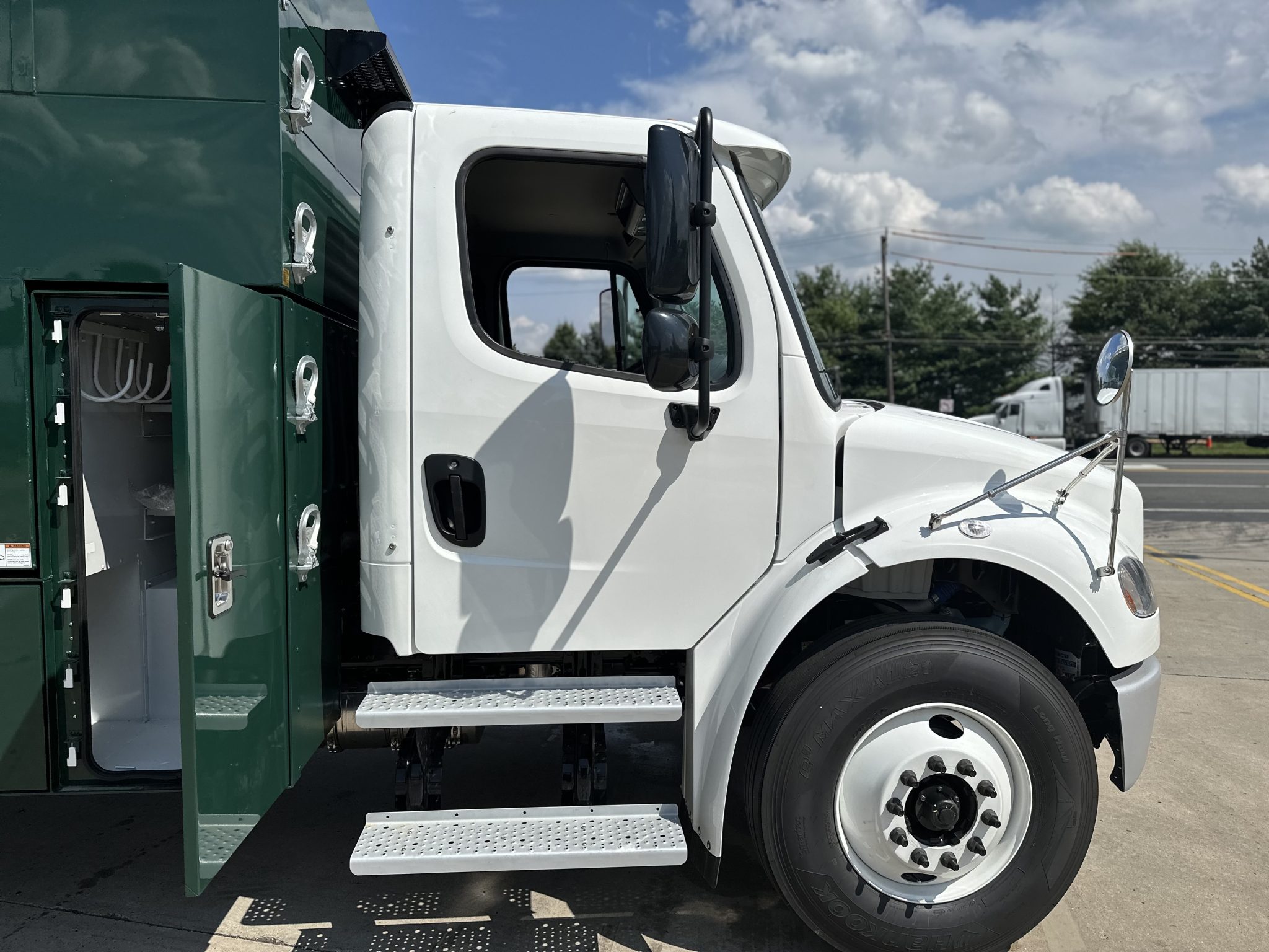 2024 FREIGHTLINER M2106 - Campbell Supply