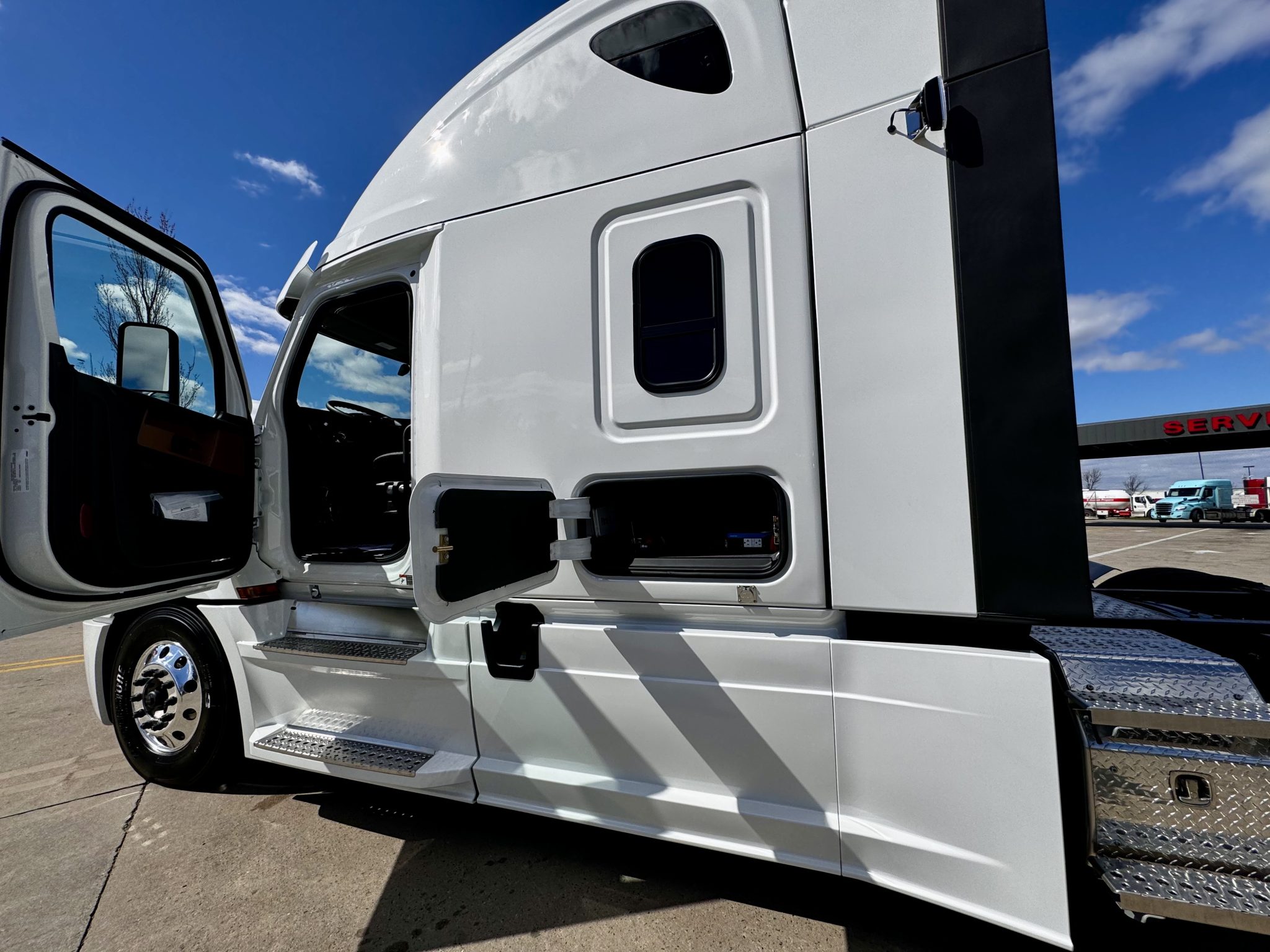 2025 FREIGHTLINER CA126SLP - Campbell Supply
