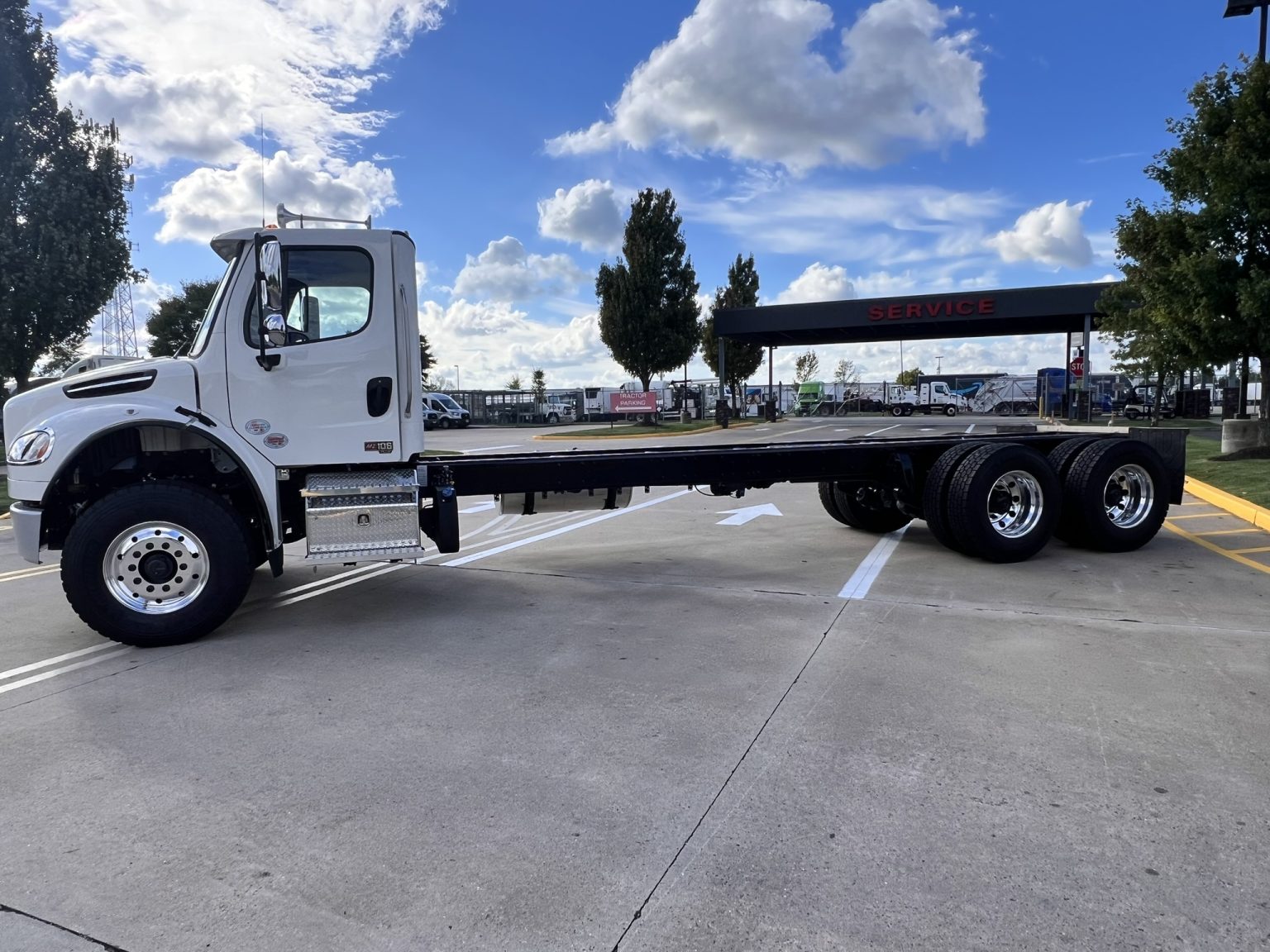 2025 FREIGHTLINER M2106 - Campbell Supply