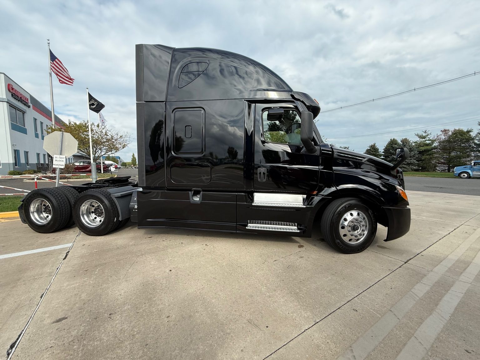 2022 Freightliner CASCADIA 126 - Campbell Supply