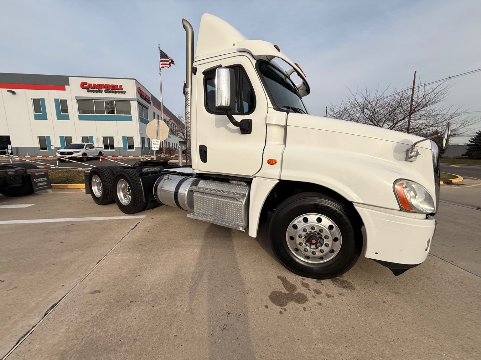 2016 Freightliner CASCADIA - Campbell Supply